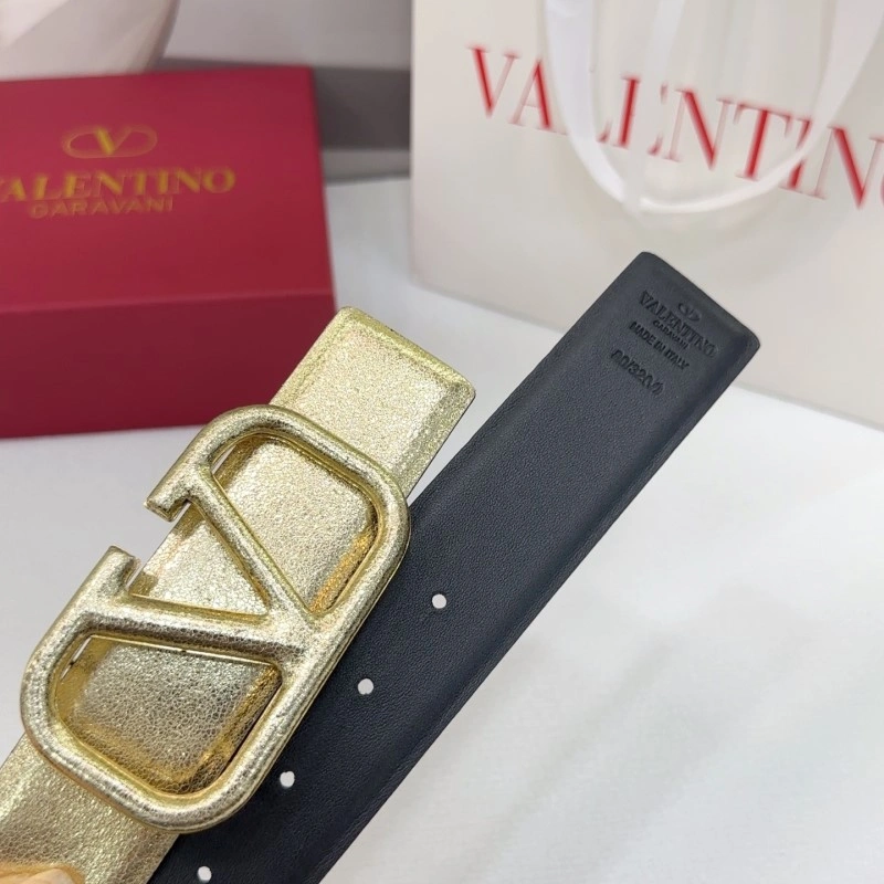 Low-cost Valentino Belts