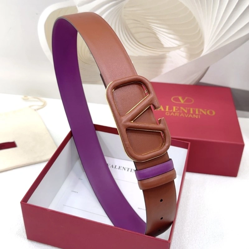 Accurate model Valentino Belts