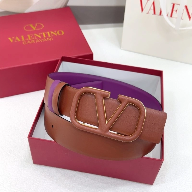 Accurate model Valentino Belts
