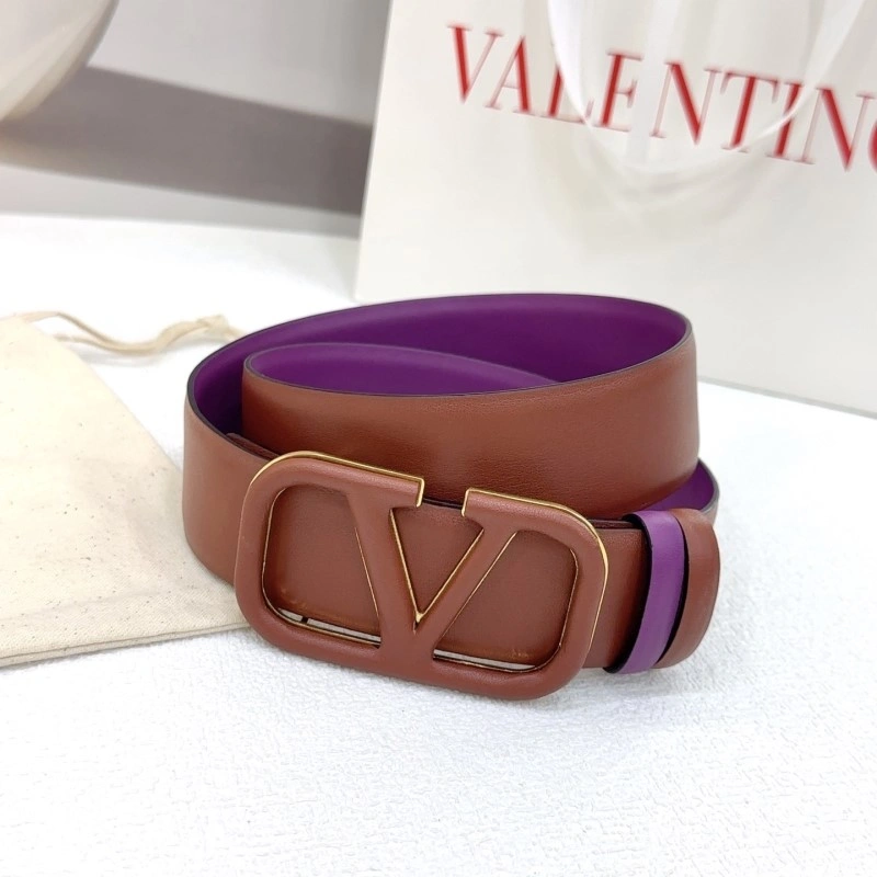 Accurate model Valentino Belts