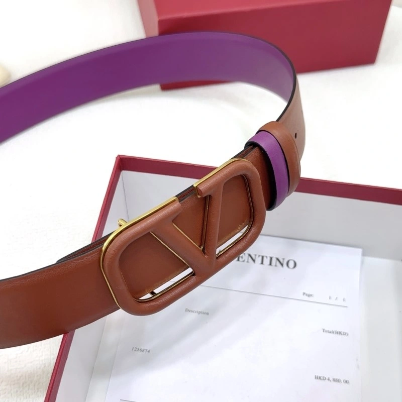 Accurate model Valentino Belts