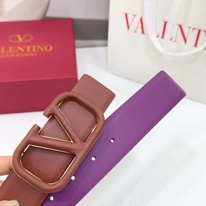 Accurate model Valentino Belts