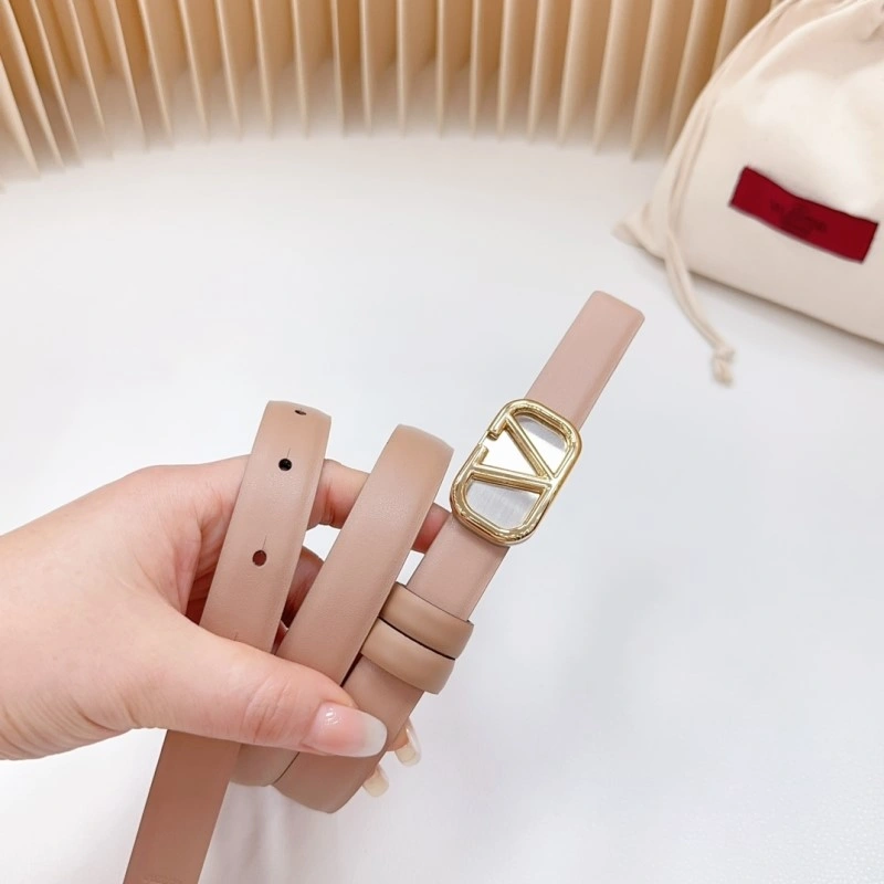 Accurate model Valentino Belts