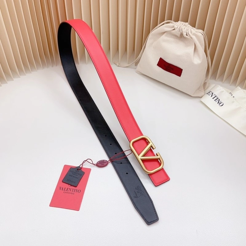 Accurate model Valentino Belts