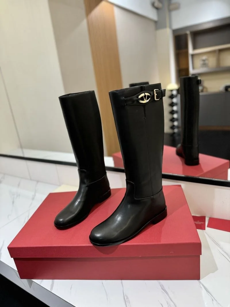 Accurate model Valentino Boots