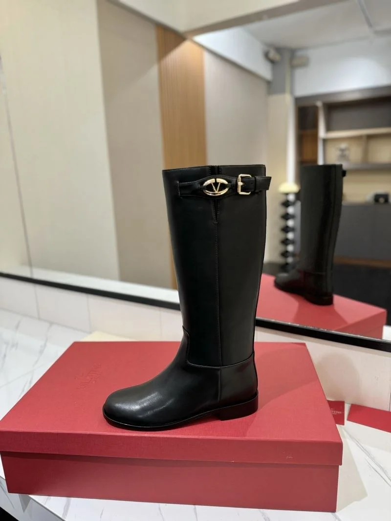 Accurate model Valentino Boots