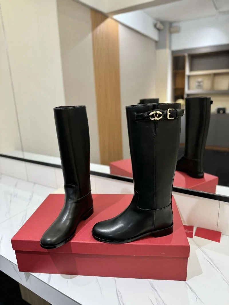 Accurate model Valentino Boots