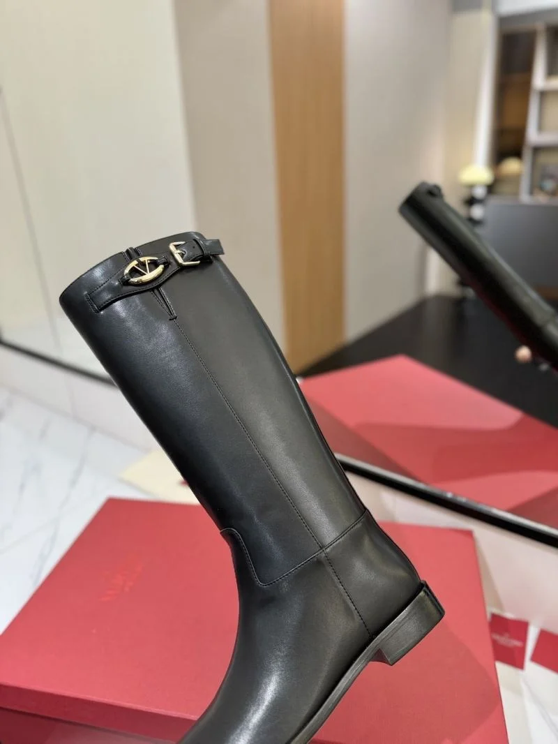 Accurate model Valentino Boots