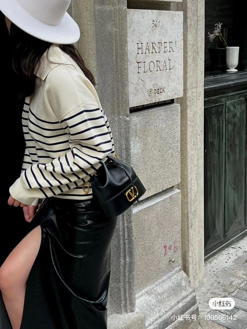 Top match Valentino Bucket Bags