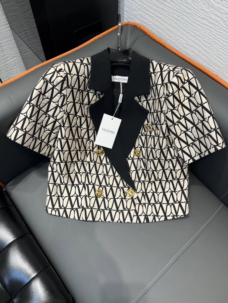 Low-cost Valentino Dress Suits