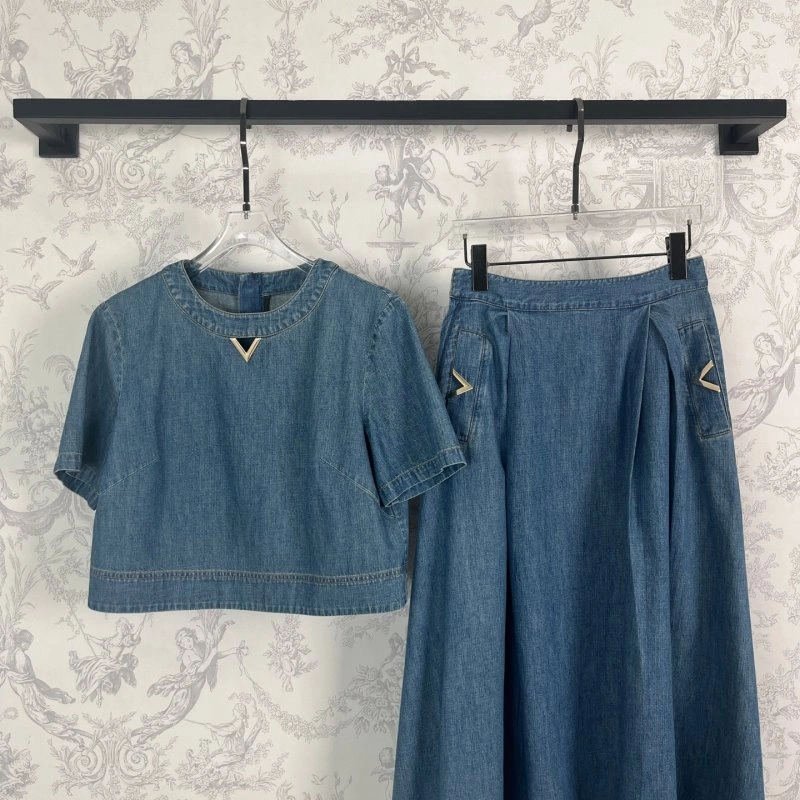 Legit Valentino Dress Suits