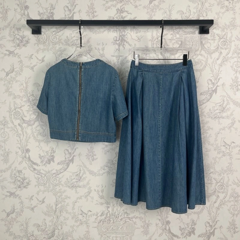 Legit Valentino Dress Suits