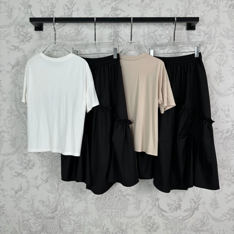 Inexpensive Valentino Dress Suits