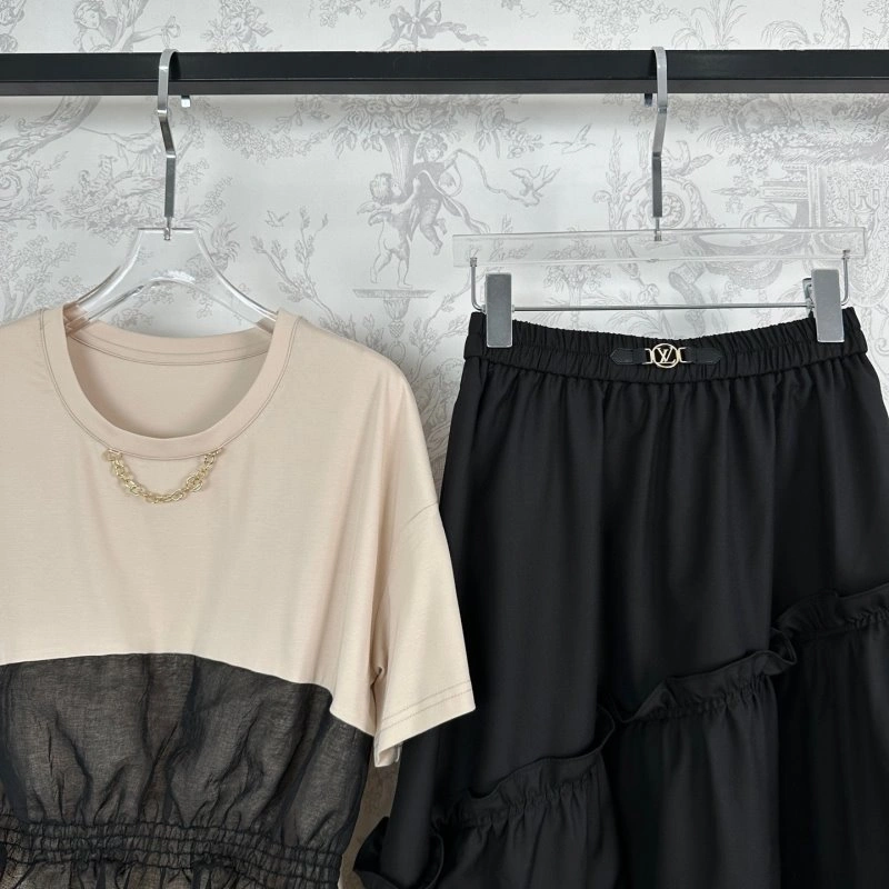 Inexpensive Valentino Dress Suits