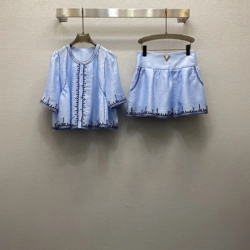 Low-cost Valentino Dress Suits