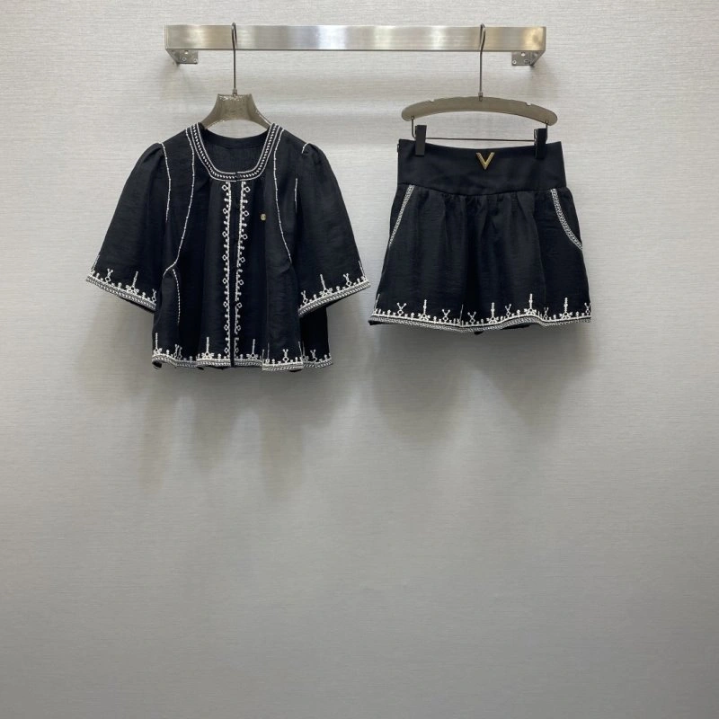 Low-cost Valentino Dress Suits