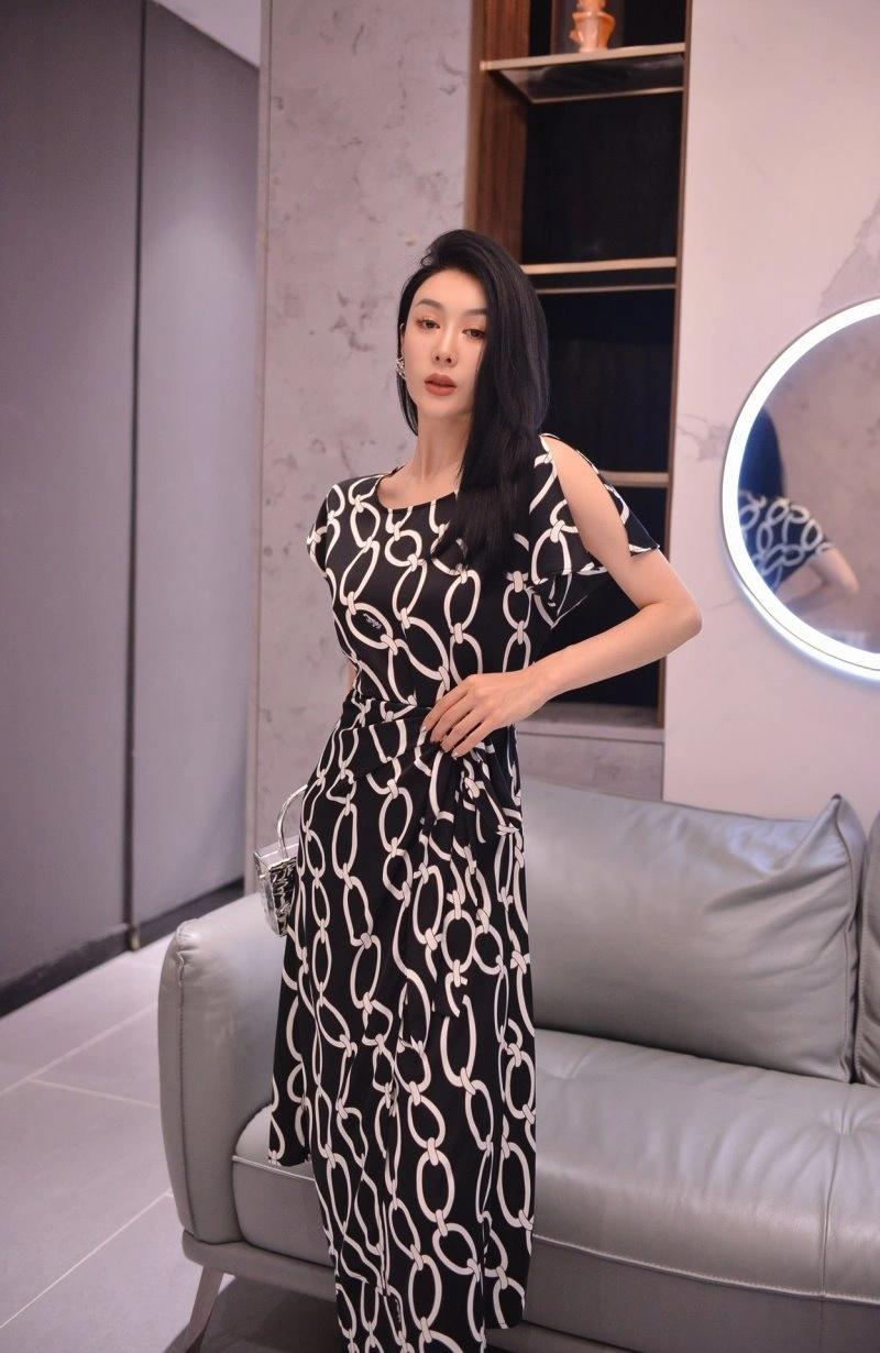 Accurate model Valentino Dress