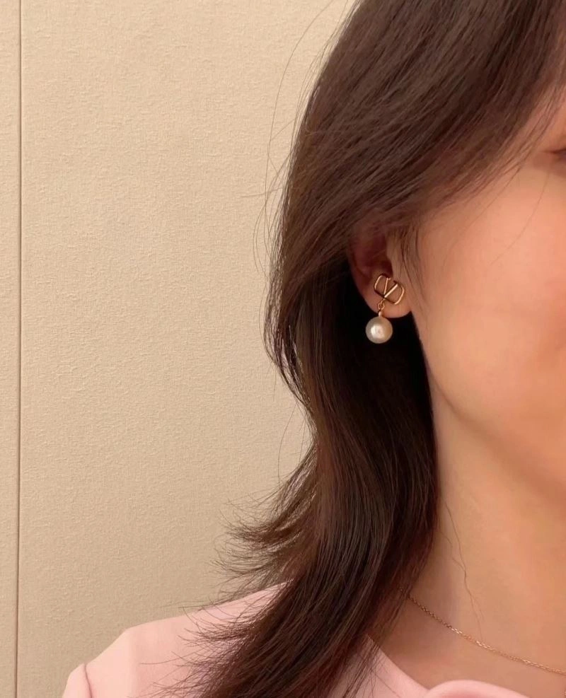 Accurate model Valentino Earrings