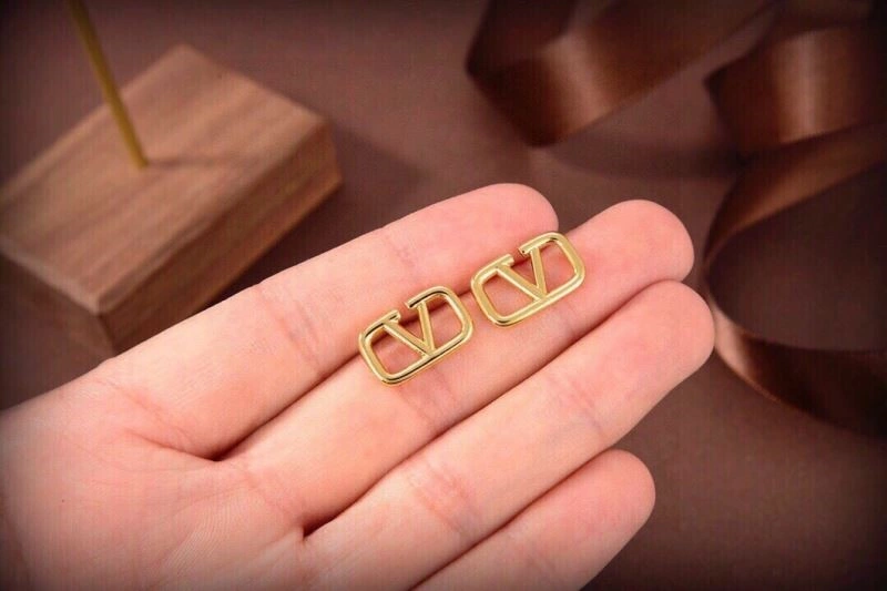 Top match Valentino Earrings