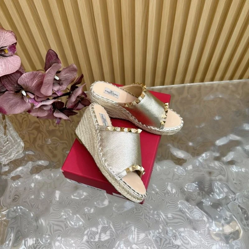 Accurate model Valentino Fishermans Shoes
