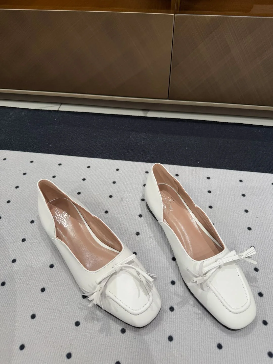 Exact replica Valentino Flat Shoes