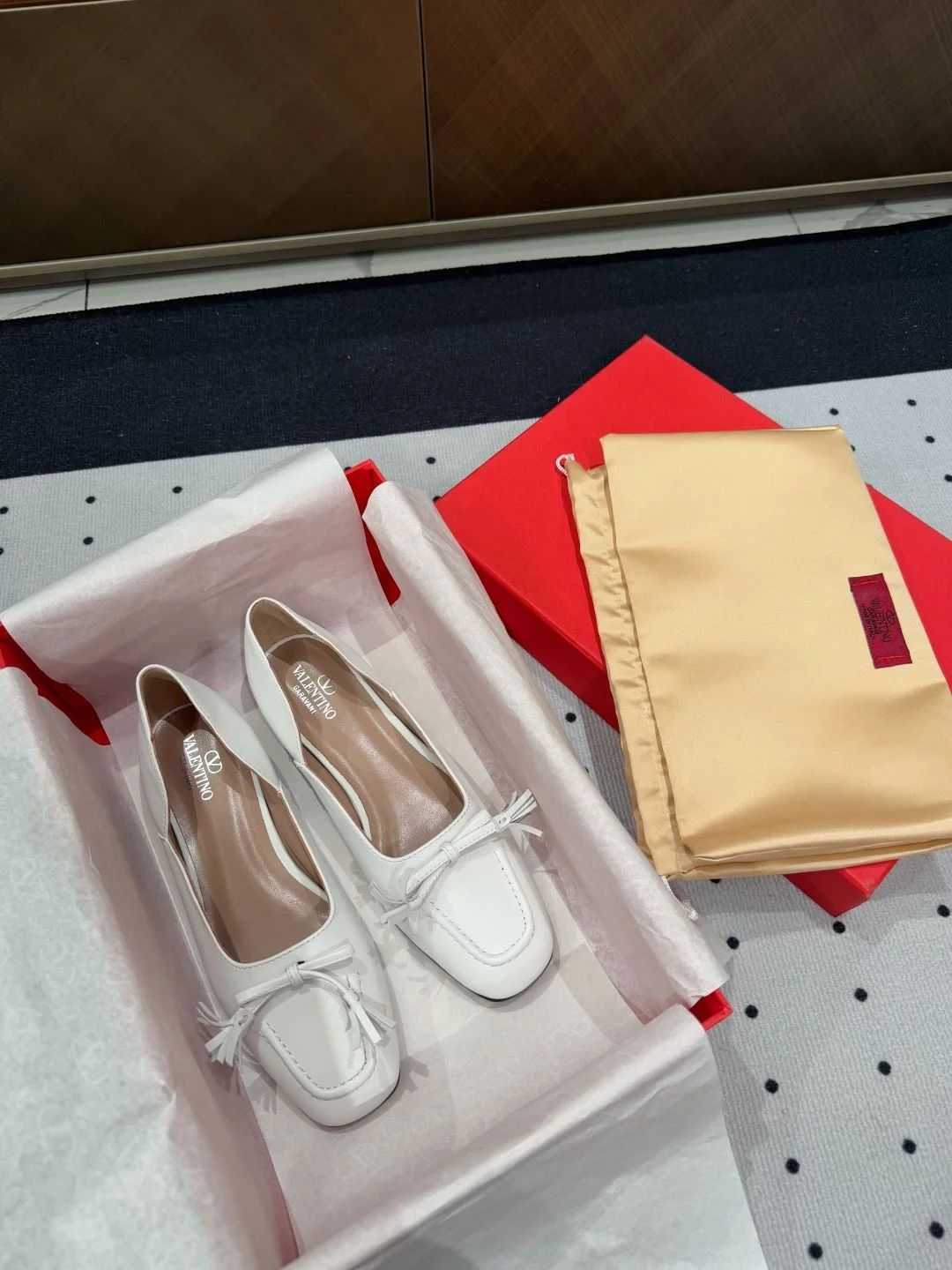 Exact replica Valentino Flat Shoes