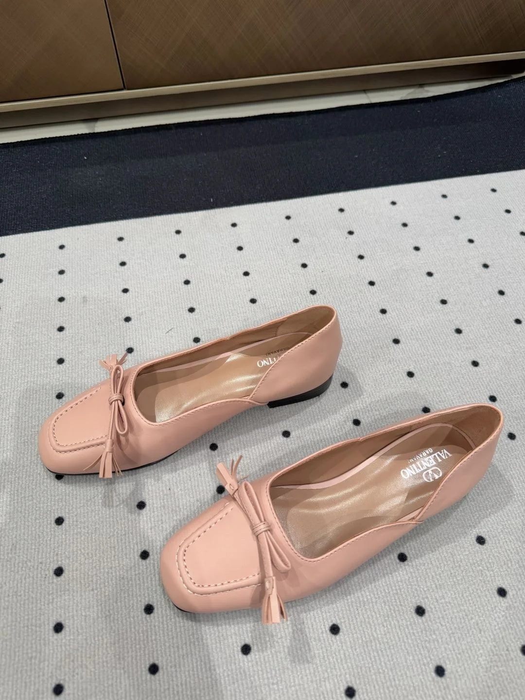 Precise copy Valentino Flat Shoes