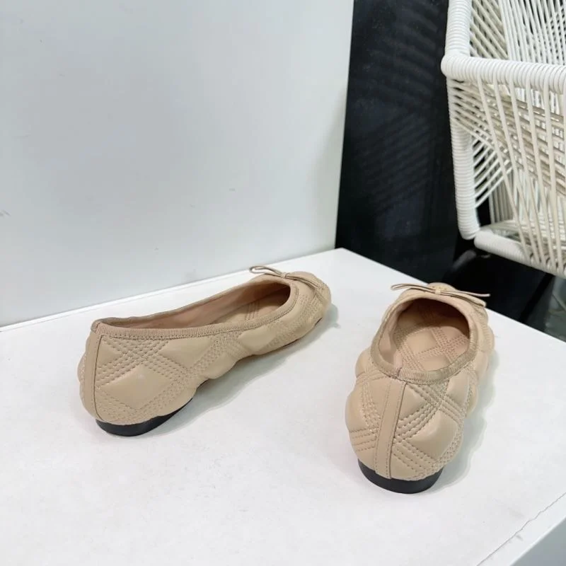 Accurate model Valentino Flat Shoes