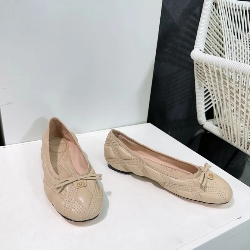 Accurate model Valentino Flat Shoes