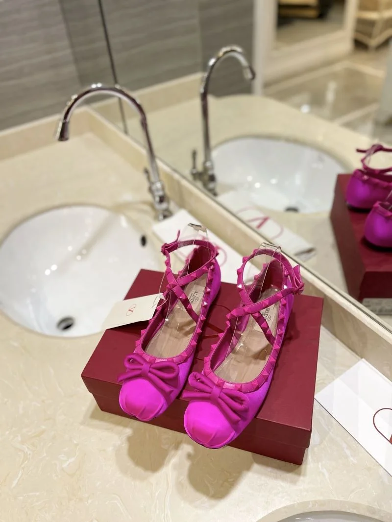 Reasonably priced Valentino Flat Shoes