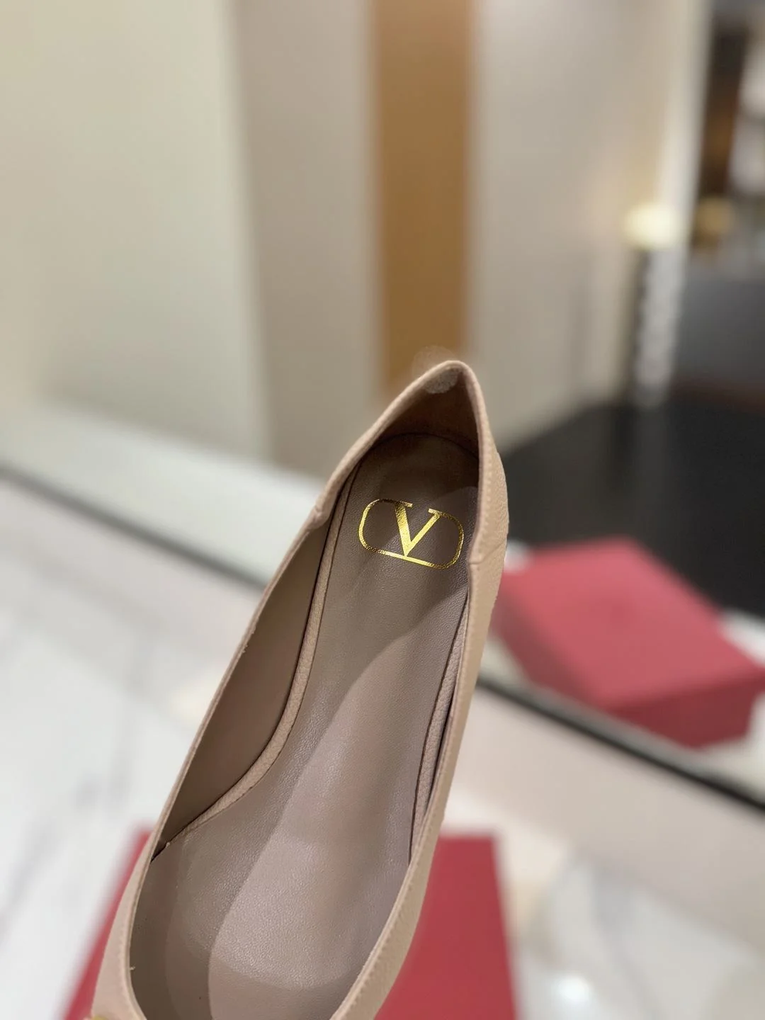 Bargain Valentino Flat Shoes