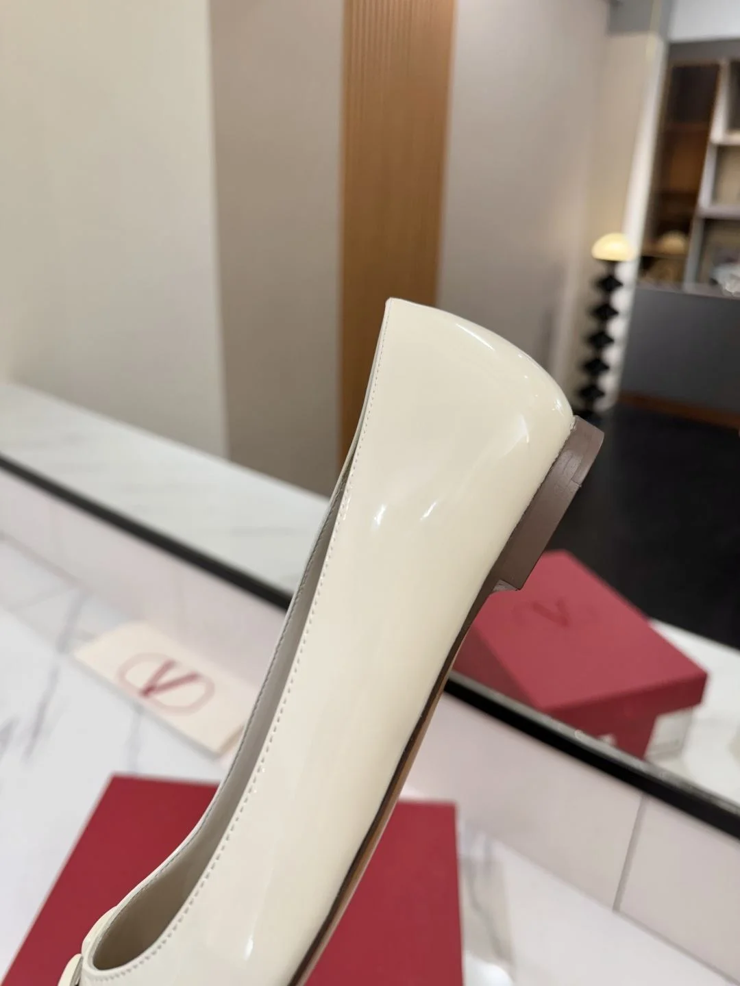 Factory-made Valentino Flat Shoes