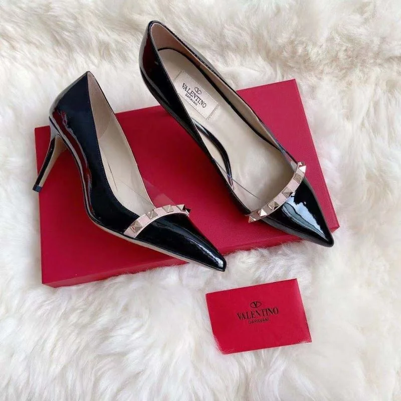 Accurate model Valentino Heeled Shoes