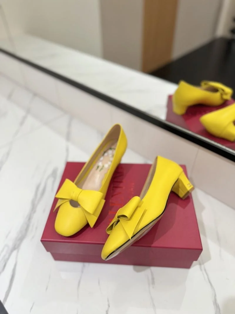 Accurate model Valentino Heeled Shoes