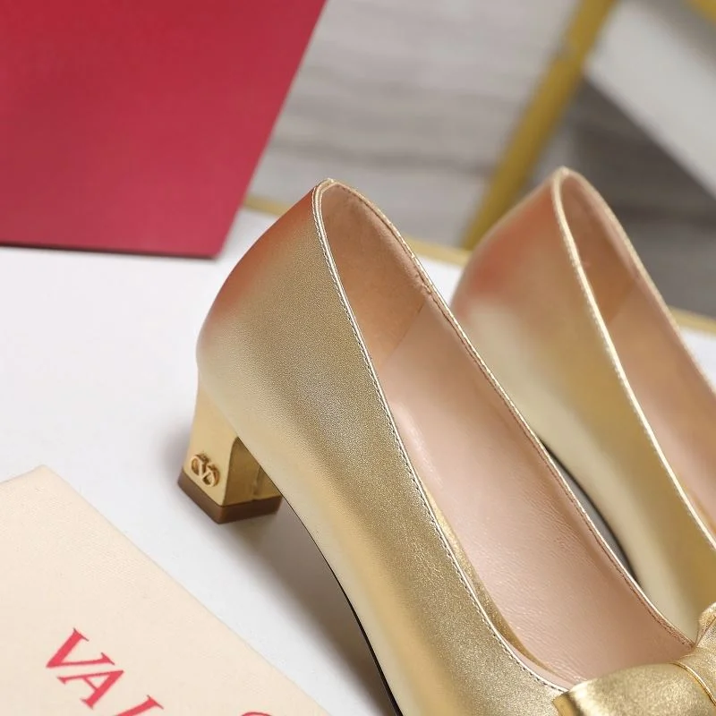 Accurate model Valentino Heeled Shoes