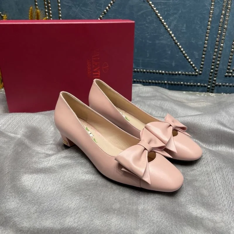 Accurate model Valentino Heeled Shoes