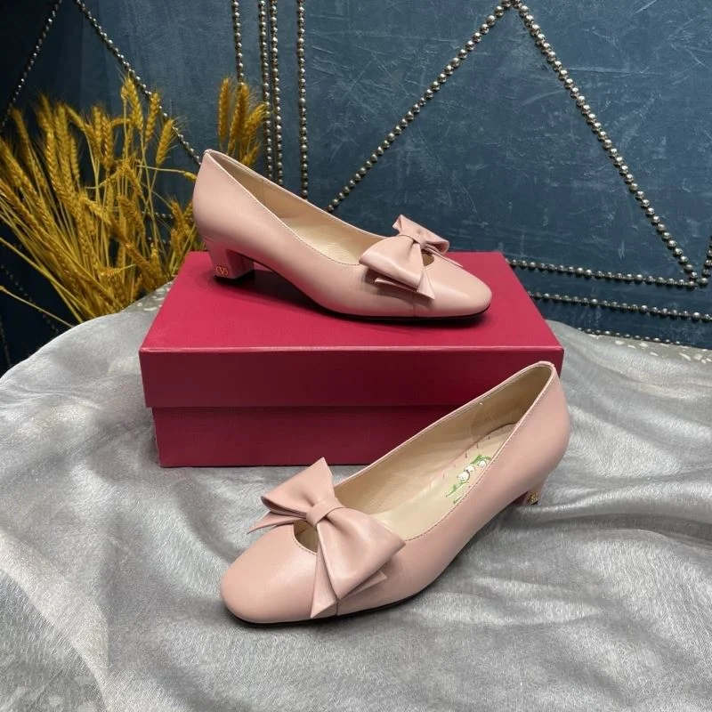 Accurate model Valentino Heeled Shoes