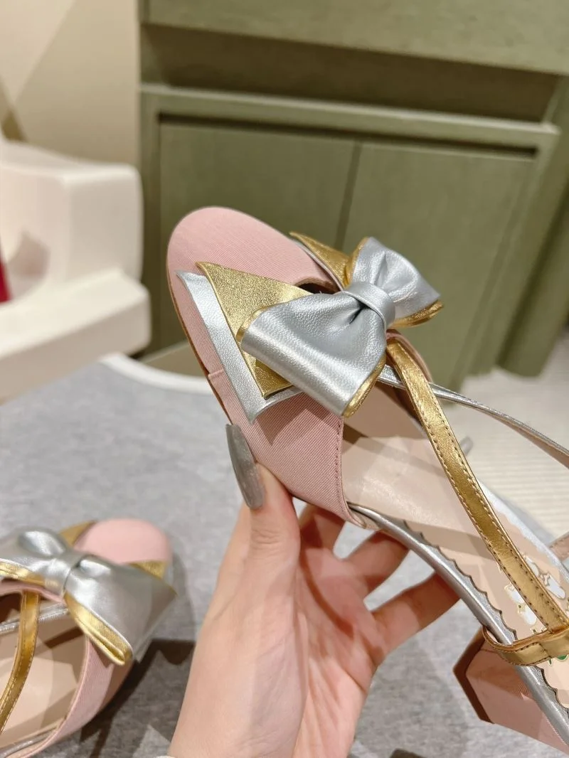 Accurate model Valentino Heeled Shoes