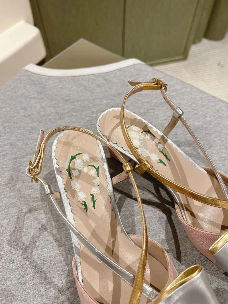 Accurate model Valentino Heeled Shoes