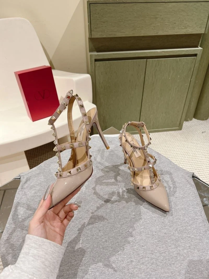Accurate model Valentino Heeled Shoes