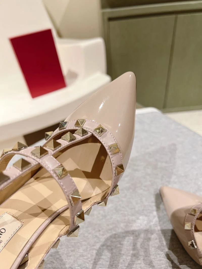 Accurate model Valentino Heeled Shoes