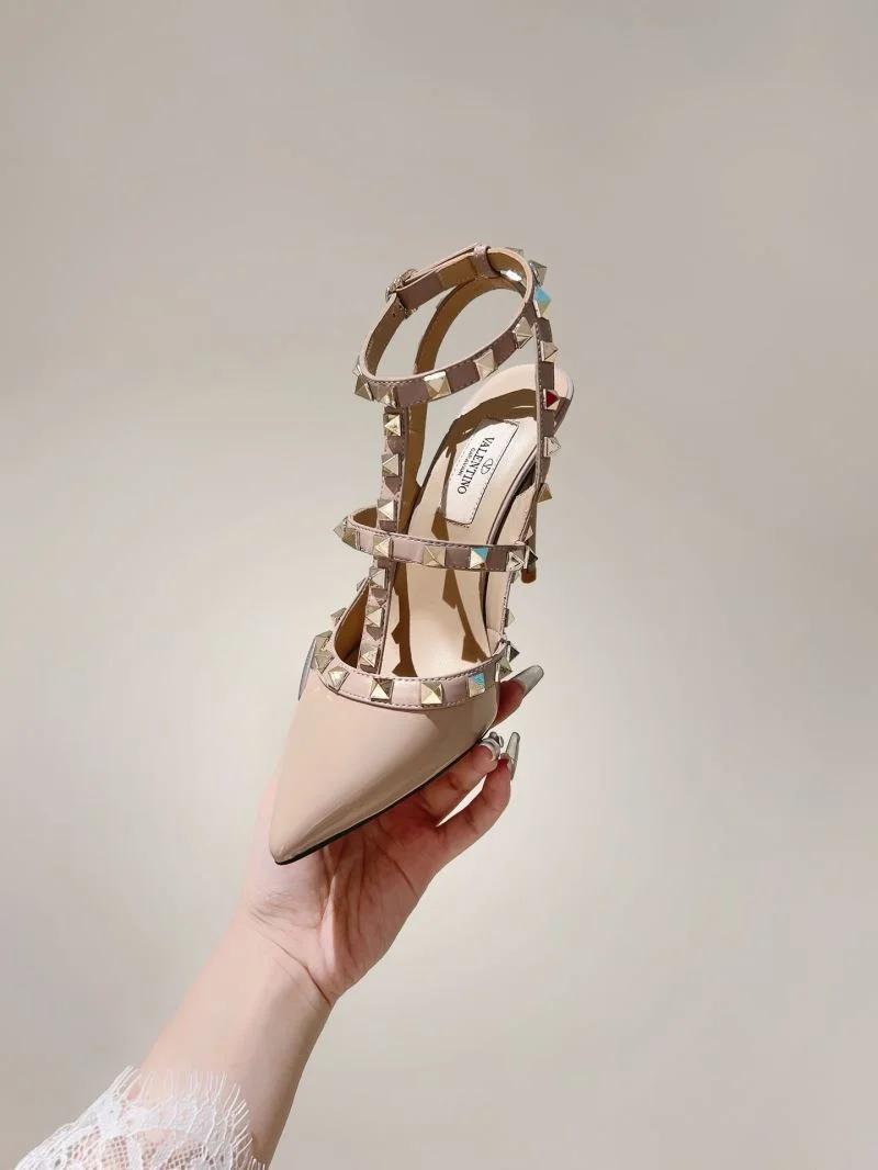 Accurate model Valentino Heeled Shoes