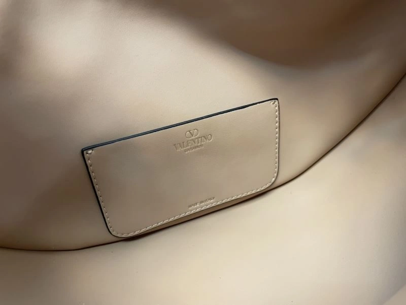 Bargain Valentino Hobo Bags