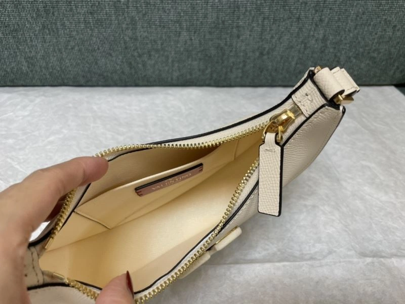 Bargain Valentino Hobo Bags