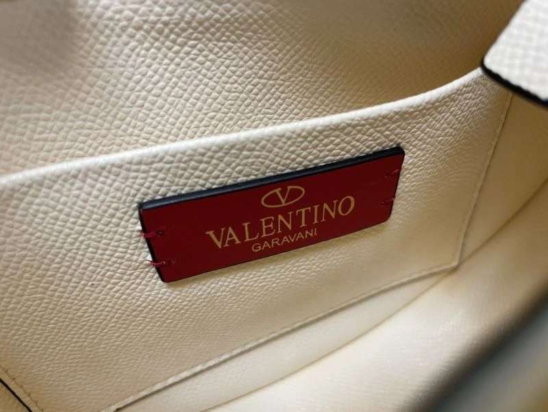 Bargain Valentino Hobo Bags