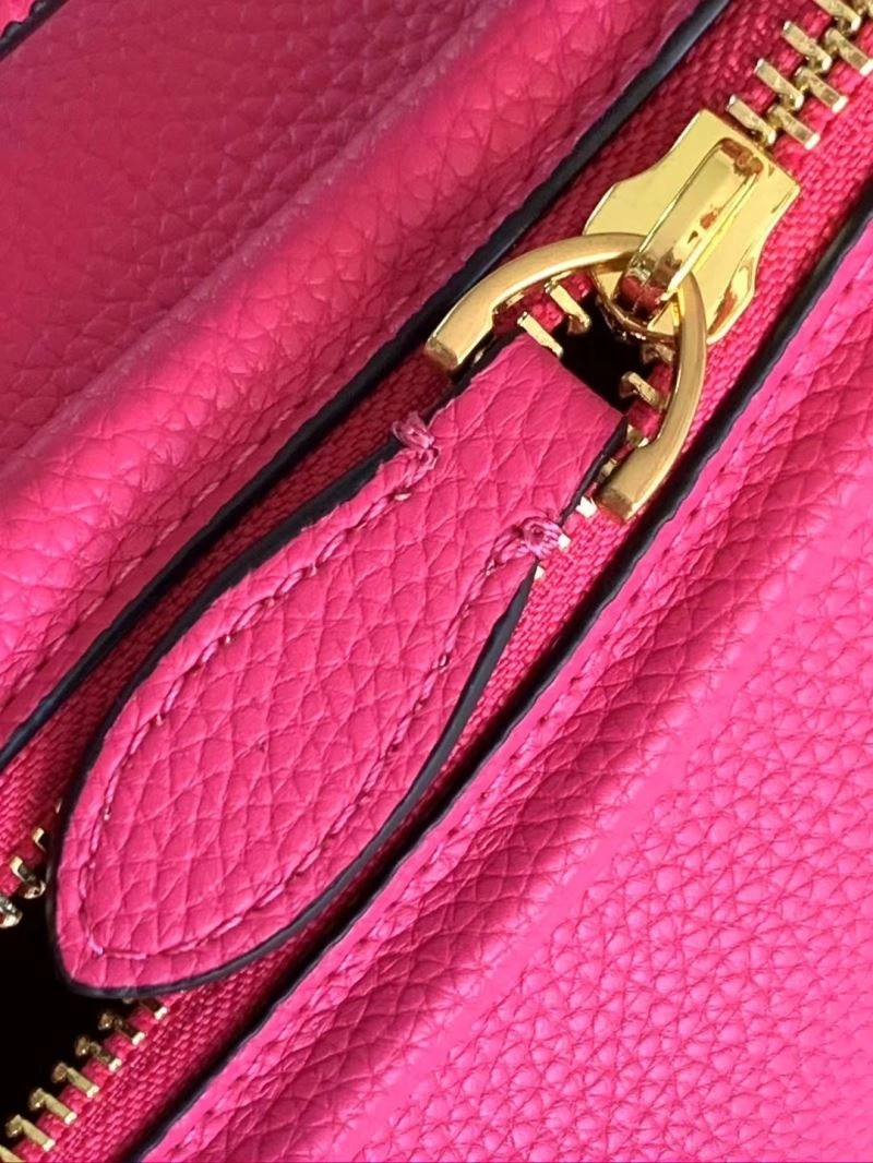 Bargain Valentino Hobo Bags