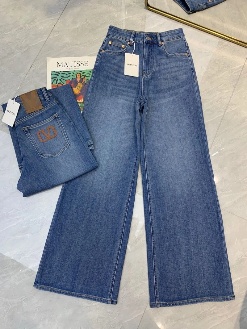 Low-cost Valentino Jeans
