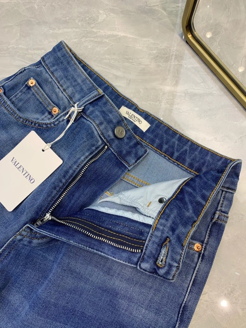 Low-cost Valentino Jeans