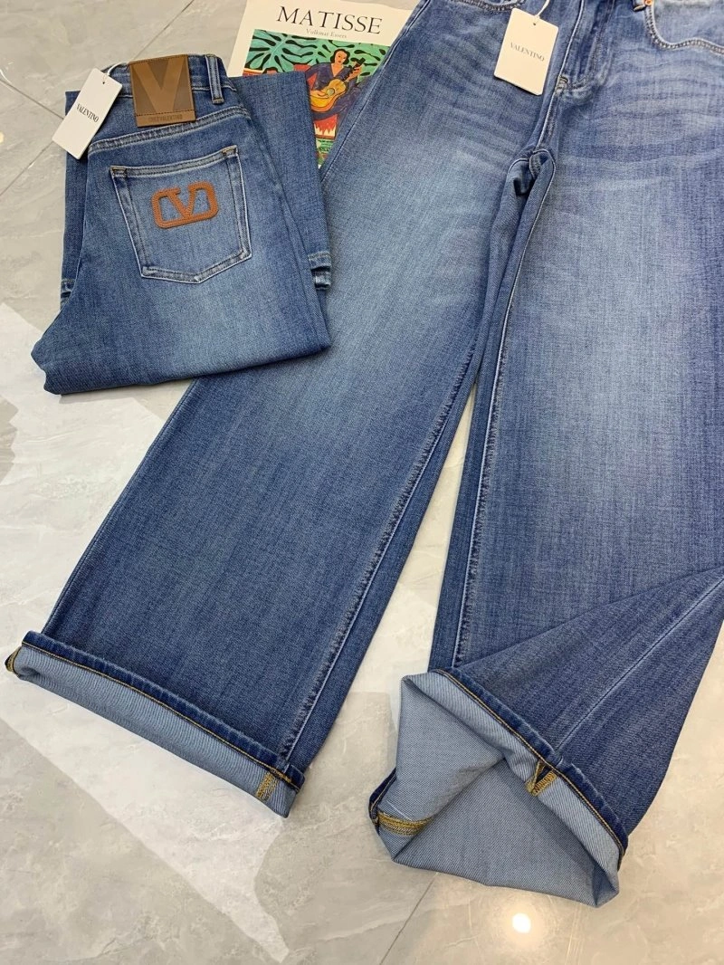 Low-cost Valentino Jeans