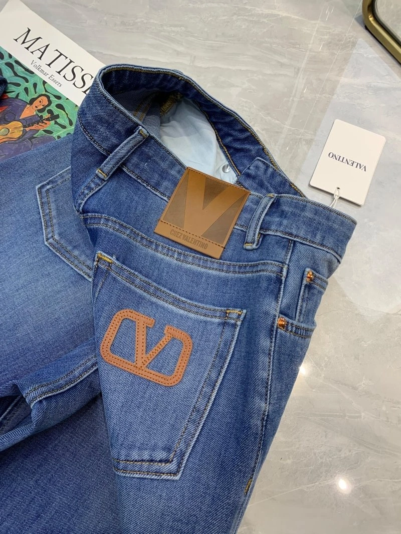 Low-cost Valentino Jeans